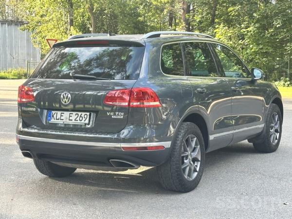 Pelēks Volkswagen Touareg 2015 Rīga, ar dzinēja tilpumu 3.00 L un nobraukumu 249 tūkst. km par 14390 €, foto 11 vietnē AUTOMOTO.COM.LV