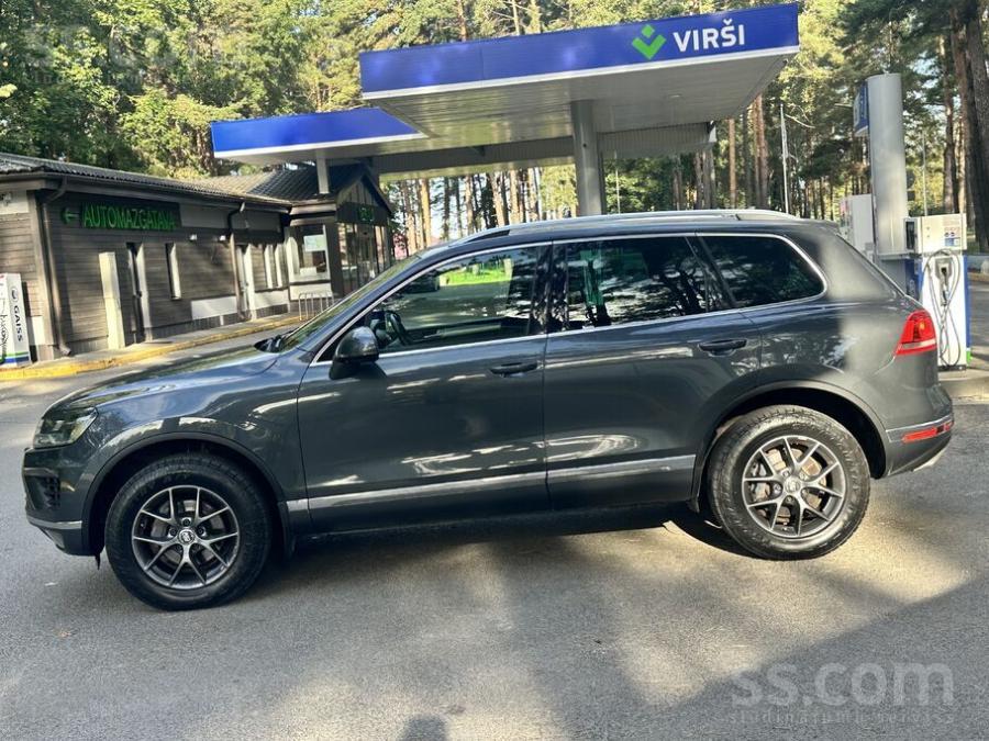 Grey Volkswagen Touareg 2015 in Riga, with an engine capacity of 3.00 L and mileage of 249 thousand km for 14390 €, photo 12 on AUTOMOTO.COM.LV