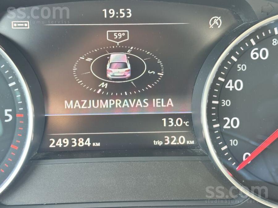 Grey Volkswagen Touareg 2015 in Riga, with an engine capacity of 3.00 L and mileage of 249 thousand km for 14390 €, photo 15 on AUTOMOTO.COM.LV