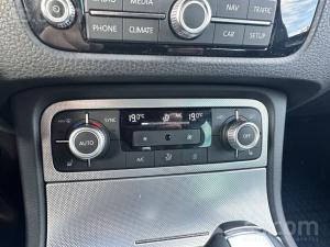 Grey Volkswagen Touareg 2015 in Riga, with an engine capacity of 3.00 L and mileage of 249 thousand km for 14390 €, photo 18 on AUTOMOTO.COM.LV