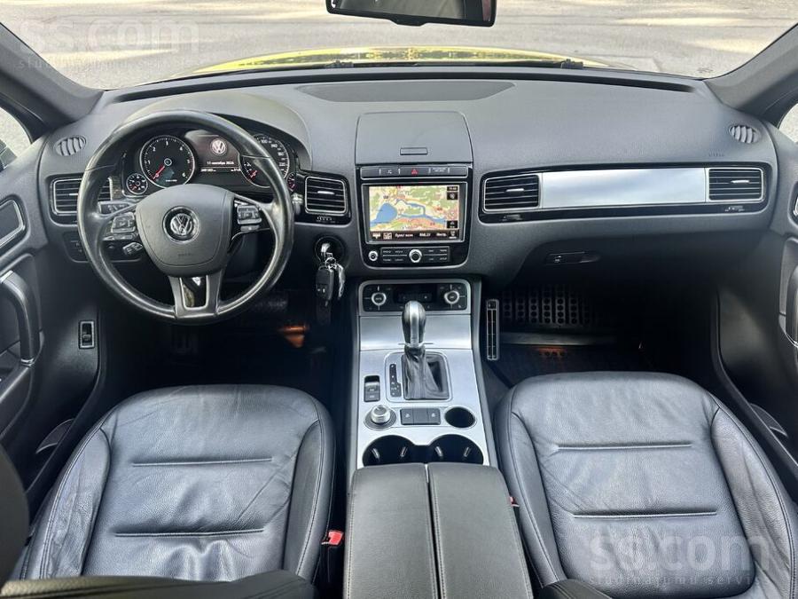 Grey Volkswagen Touareg 2015 in Riga, with an engine capacity of 3.00 L and mileage of 249 thousand km for 14390 €, photo 21 on AUTOMOTO.COM.LV