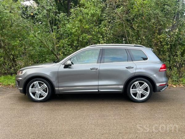 Pelēks Volkswagen Touareg 2015 Rīga, ar dzinēja tilpumu 4.20 L un nobraukumu 0 tūkst. km par 9899 €, foto 3 vietnē AUTOMOTO.COM.LV