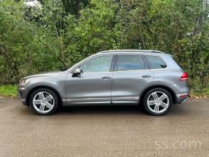 Pelēks Volkswagen Touareg 2015 Rīga, ar dzinēja tilpumu 4.20 L un nobraukumu 0 tūkst. km par 9899 €, foto 3 vietnē AUTOMOTO.COM.LV