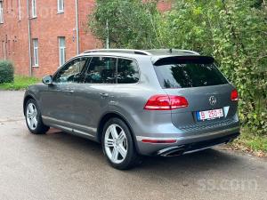 Pelēks Volkswagen Touareg 2015 Rīga, ar dzinēja tilpumu 4.20 L un nobraukumu 0 tūkst. km par 9899 €, foto 4 vietnē AUTOMOTO.COM.LV