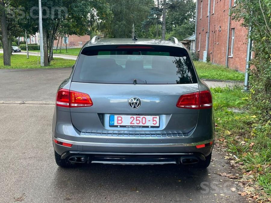 Pelēks Volkswagen Touareg 2015 Rīga, ar dzinēja tilpumu 4.20 L un nobraukumu 0 tūkst. km par 9899 €, foto 5 vietnē AUTOMOTO.COM.LV