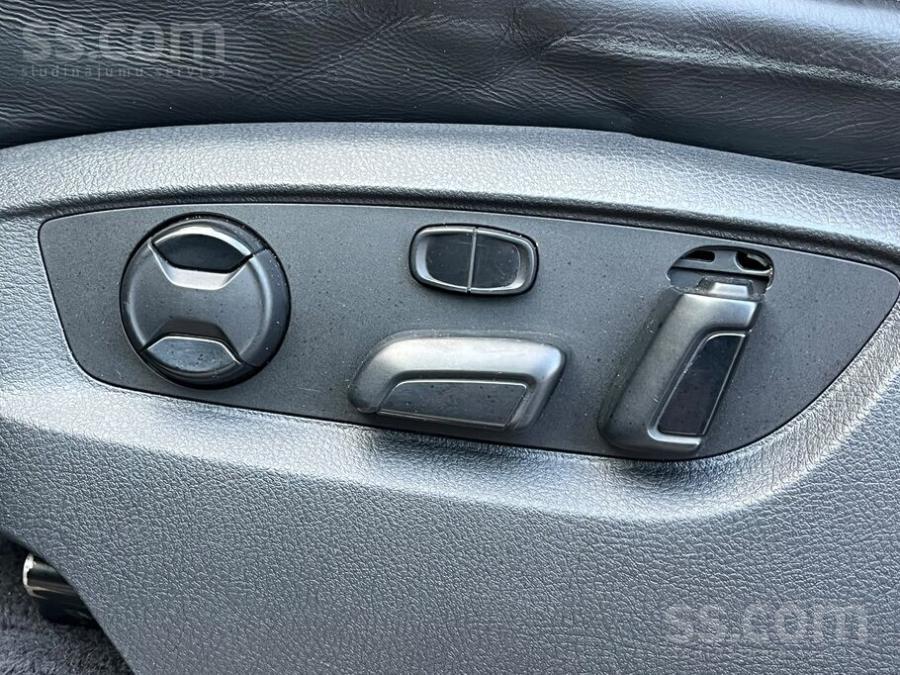 Pelēks Volkswagen Touareg 2015 Rīga, ar dzinēja tilpumu 4.20 L un nobraukumu 0 tūkst. km par 9899 €, foto 11 vietnē AUTOMOTO.COM.LV