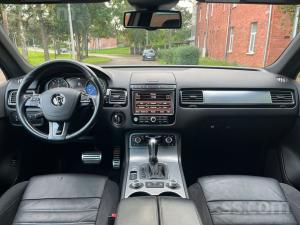 Pelēks Volkswagen Touareg 2015 Rīga, ar dzinēja tilpumu 4.20 L un nobraukumu 0 tūkst. km par 9899 €, foto 13 vietnē AUTOMOTO.COM.LV