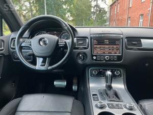 Pelēks Volkswagen Touareg 2015 Rīga, ar dzinēja tilpumu 4.20 L un nobraukumu 0 tūkst. km par 9899 €, foto 14 vietnē AUTOMOTO.COM.LV