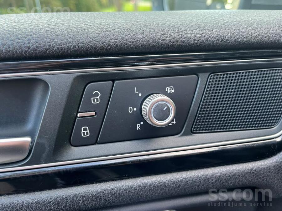 Pelēks Volkswagen Touareg 2015 Rīga, ar dzinēja tilpumu 4.20 L un nobraukumu 0 tūkst. km par 9899 €, foto 19 vietnē AUTOMOTO.COM.LV