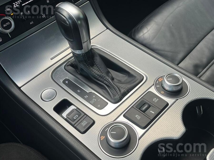 Pelēks Volkswagen Touareg 2015 Rīga, ar dzinēja tilpumu 4.20 L un nobraukumu 0 tūkst. km par 9899 €, foto 25 vietnē AUTOMOTO.COM.LV