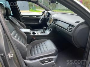 Pelēks Volkswagen Touareg 2015 Rīga, ar dzinēja tilpumu 4.20 L un nobraukumu 0 tūkst. km par 9899 €, foto 26 vietnē AUTOMOTO.COM.LV