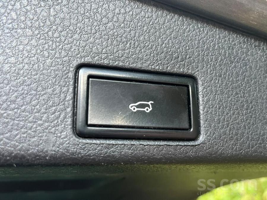 Pelēks Volkswagen Touareg 2015 Rīga, ar dzinēja tilpumu 4.20 L un nobraukumu 0 tūkst. km par 9899 €, foto 29 vietnē AUTOMOTO.COM.LV