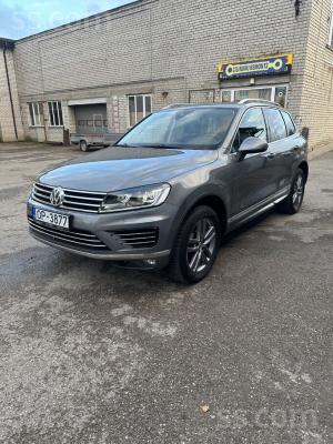 Pelēks Volkswagen Touareg 2015 Jelgava, ar dzinēja tilpumu 3.00 L un nobraukumu 271 tūkst. km par 15300 €, foto  vietnē AUTOMOTO.COM.LV