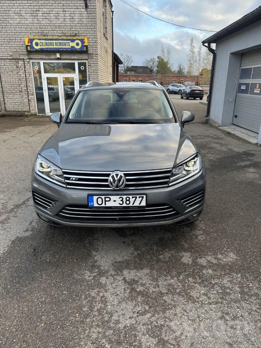Pelēks Volkswagen Touareg 2015 Jelgava, ar dzinēja tilpumu 3.00 L un nobraukumu 271 tūkst. km par 15300 €, foto 3 vietnē AUTOMOTO.COM.LV