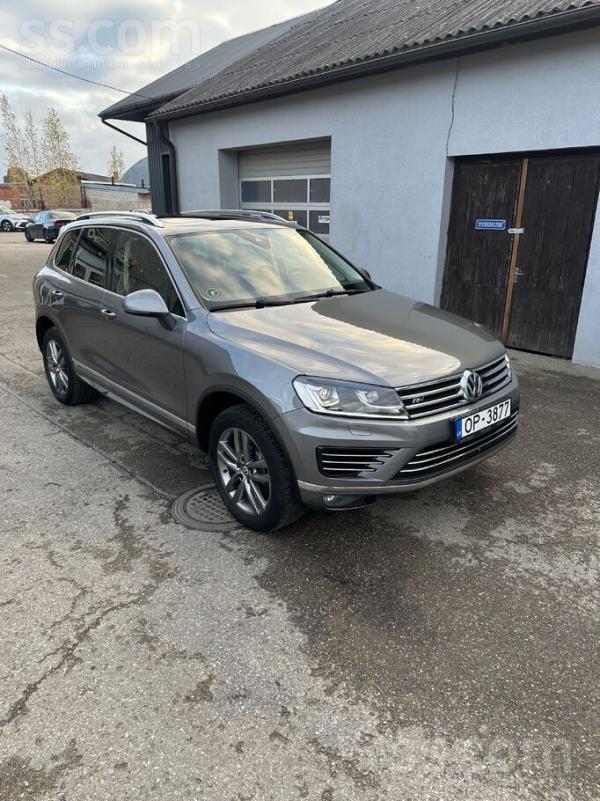 Grey Volkswagen Touareg 2015 in Jelgava, with an engine capacity of 3.00 L and mileage of 271 thousand km for 15300 €, photo 5 on AUTOMOTO.COM.LV