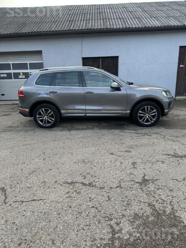 Grey Volkswagen Touareg 2015 in Jelgava, with an engine capacity of 3.00 L and mileage of 271 thousand km for 15300 €, photo 6 on AUTOMOTO.COM.LV