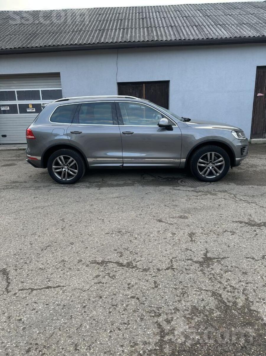 Pelēks Volkswagen Touareg 2015 Jelgava, ar dzinēja tilpumu 3.00 L un nobraukumu 271 tūkst. km par 15300 €, foto 6 vietnē AUTOMOTO.COM.LV