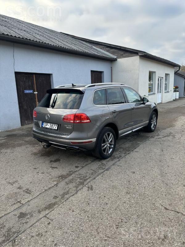 Grey Volkswagen Touareg 2015 in Jelgava, with an engine capacity of 3.00 L and mileage of 271 thousand km for 15300 €, photo 7 on AUTOMOTO.COM.LV