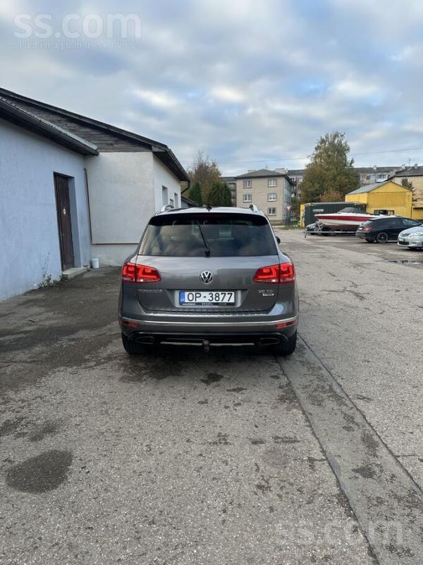 Grey Volkswagen Touareg 2015 in Jelgava, with an engine capacity of 3.00 L and mileage of 271 thousand km for 15300 €, photo 8 on AUTOMOTO.COM.LV