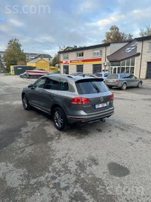 Pelēks Volkswagen Touareg 2015 Jelgava, ar dzinēja tilpumu 3.00 L un nobraukumu 271 tūkst. km par 15300 €, foto 9 vietnē AUTOMOTO.COM.LV
