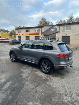 Pelēks Volkswagen Touareg 2015 Jelgava, ar dzinēja tilpumu 3.00 L un nobraukumu 271 tūkst. km par 15300 €, foto 10 vietnē AUTOMOTO.COM.LV