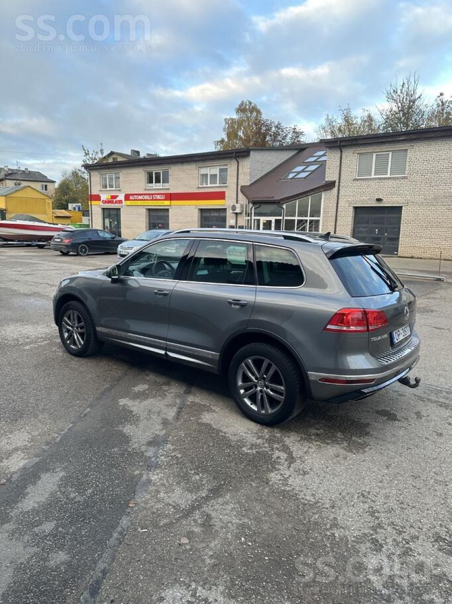 Pelēks Volkswagen Touareg 2015 Jelgava, ar dzinēja tilpumu 3.00 L un nobraukumu 271 tūkst. km par 15300 €, foto 10 vietnē AUTOMOTO.COM.LV