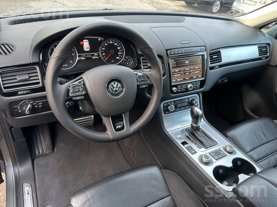 Pelēks Volkswagen Touareg 2015 Jelgava, ar dzinēja tilpumu 3.00 L un nobraukumu 271 tūkst. km par 15300 €, foto 14 vietnē AUTOMOTO.COM.LV