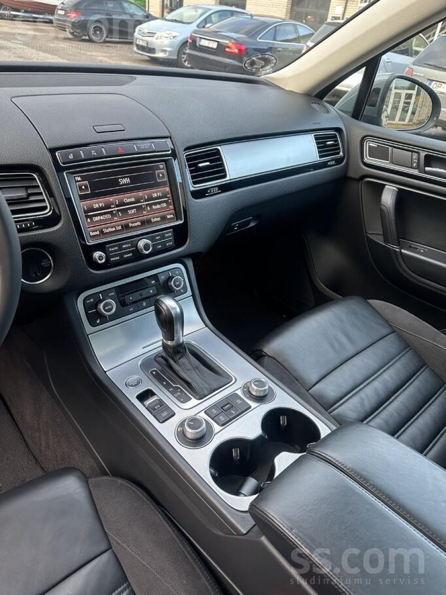 Pelēks Volkswagen Touareg 2015 Jelgava, ar dzinēja tilpumu 3.00 L un nobraukumu 271 tūkst. km par 15300 €, foto 15 vietnē AUTOMOTO.COM.LV