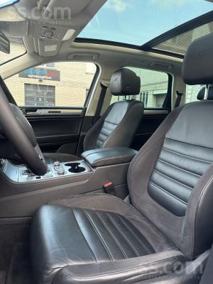Pelēks Volkswagen Touareg 2015 Jelgava, ar dzinēja tilpumu 3.00 L un nobraukumu 271 tūkst. km par 15300 €, foto 17 vietnē AUTOMOTO.COM.LV
