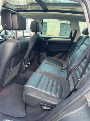 Pelēks Volkswagen Touareg 2015 Jelgava, ar dzinēja tilpumu 3.00 L un nobraukumu 271 tūkst. km par 15300 €, foto 20 vietnē AUTOMOTO.COM.LV