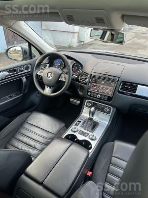 Pelēks Volkswagen Touareg 2015 Jelgava, ar dzinēja tilpumu 3.00 L un nobraukumu 271 tūkst. km par 15300 €, foto 22 vietnē AUTOMOTO.COM.LV