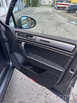 Pelēks Volkswagen Touareg 2015 Jelgava, ar dzinēja tilpumu 3.00 L un nobraukumu 271 tūkst. km par 15300 €, foto 23 vietnē AUTOMOTO.COM.LV