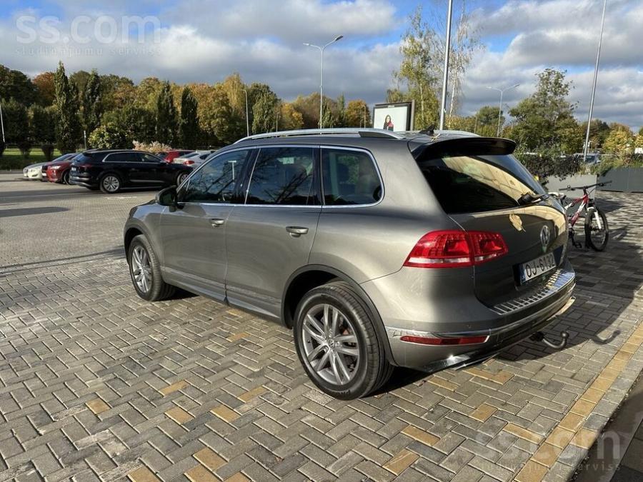 Pelēks Volkswagen Touareg 2015 Rīga, ar dzinēja tilpumu 3.00 L un nobraukumu 191 tūkst. km par 15900 €, foto 1 vietnē AUTOMOTO.COM.LV