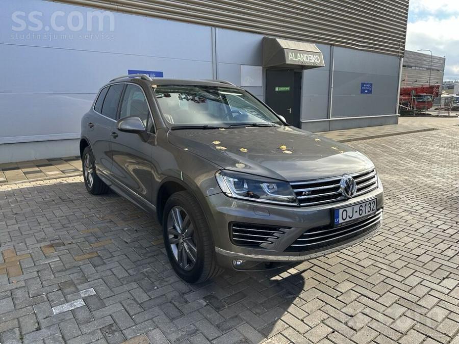 Pelēks Volkswagen Touareg 2015 Rīga, ar dzinēja tilpumu 3.00 L un nobraukumu 191 tūkst. km par 15900 €, foto 4 vietnē AUTOMOTO.COM.LV