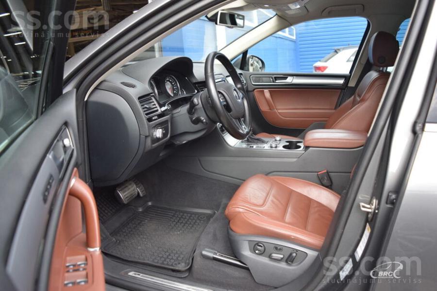 Pelēks Volkswagen Touareg 2015 Rīga, ar dzinēja tilpumu 3.00 L un nobraukumu 191 tūkst. km par 15900 €, foto 5 vietnē AUTOMOTO.COM.LV