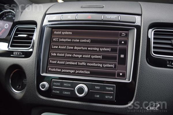 Pelēks Volkswagen Touareg 2015 Rīga, ar dzinēja tilpumu 3.00 L un nobraukumu 191 tūkst. km par 15900 €, foto 10 vietnē AUTOMOTO.COM.LV