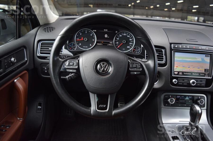 Pelēks Volkswagen Touareg 2015 Rīga, ar dzinēja tilpumu 3.00 L un nobraukumu 191 tūkst. km par 15900 €, foto 11 vietnē AUTOMOTO.COM.LV