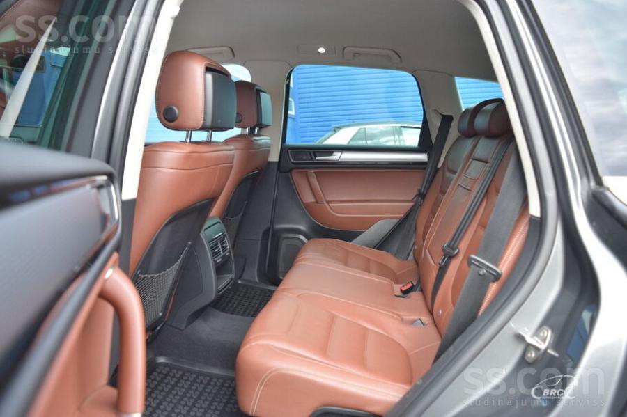 Pelēks Volkswagen Touareg 2015 Rīga, ar dzinēja tilpumu 3.00 L un nobraukumu 191 tūkst. km par 15900 €, foto 14 vietnē AUTOMOTO.COM.LV