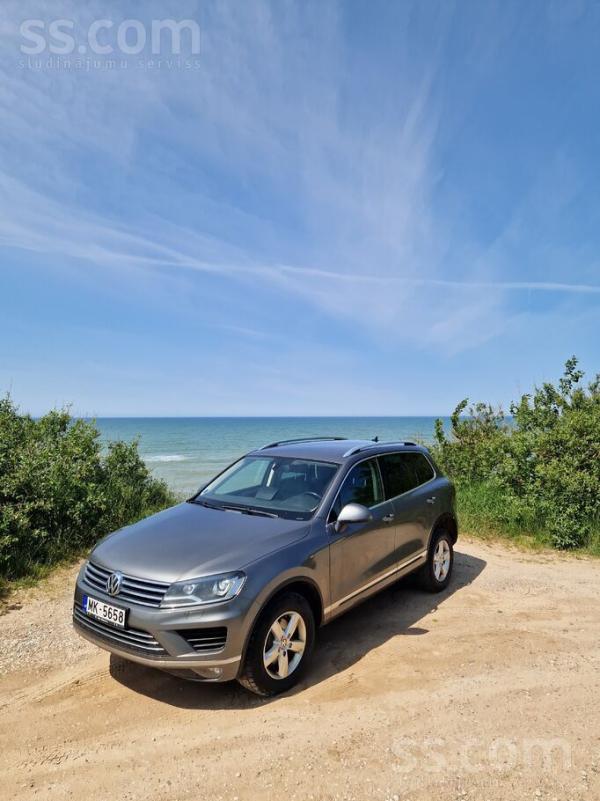 Grey Volkswagen Touareg 2016 in Kuldiga, with an engine capacity of 3.00 L and mileage of 290 thousand km for 13200 €, photo 1 on AUTOMOTO.COM.LV