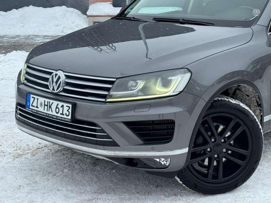 Pelēks Volkswagen Touareg 2016 Jonava, ar dzinēja tilpumu 2.97 L un nobraukumu 280 tūkst. km par 14999 €, foto 3 vietnē AUTOMOTO.COM.LV