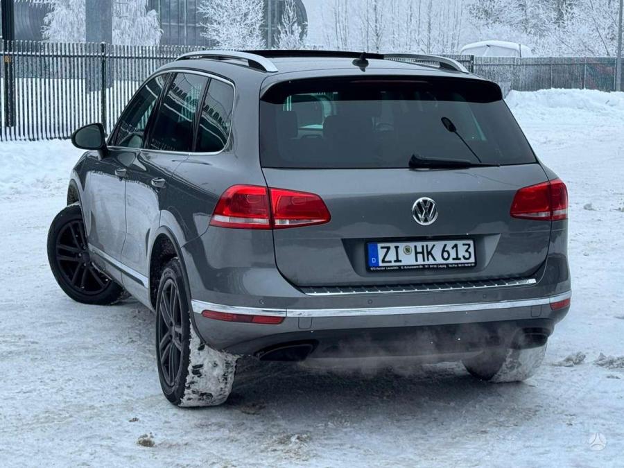 Pelēks Volkswagen Touareg 2016 Jonava, ar dzinēja tilpumu 2.97 L un nobraukumu 280 tūkst. km par 14999 €, foto 5 vietnē AUTOMOTO.COM.LV