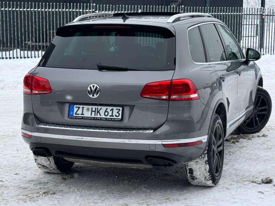 Pelēks Volkswagen Touareg 2016 Jonava, ar dzinēja tilpumu 2.97 L un nobraukumu 280 tūkst. km par 14999 €, foto 7 vietnē AUTOMOTO.COM.LV