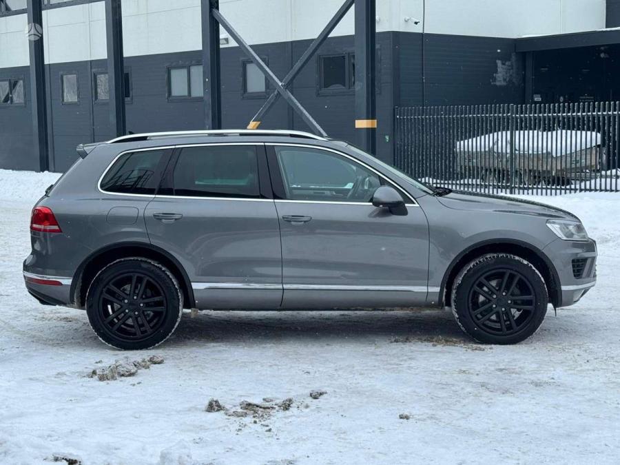 Pelēks Volkswagen Touareg 2016 Jonava, ar dzinēja tilpumu 2.97 L un nobraukumu 280 tūkst. km par 14999 €, foto 9 vietnē AUTOMOTO.COM.LV