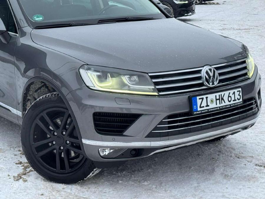 Pelēks Volkswagen Touareg 2016 Jonava, ar dzinēja tilpumu 2.97 L un nobraukumu 280 tūkst. km par 14999 €, foto 12 vietnē AUTOMOTO.COM.LV
