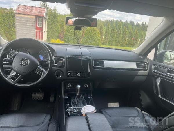 Pelēks Volkswagen Touareg 2016 Rīga, ar dzinēja tilpumu 3.00 L un nobraukumu 223 tūkst. km par 15500 €, foto 3 vietnē AUTOMOTO.COM.LV