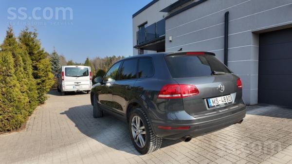 Pelēks Volkswagen Touareg 2016 Rīga, ar dzinēja tilpumu 3.00 L un nobraukumu 223 tūkst. km par 15500 €, foto 5 vietnē AUTOMOTO.COM.LV