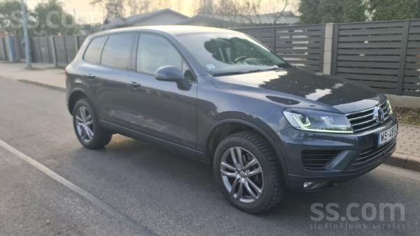 Grey Volkswagen Touareg 2016 in Riga, with an engine capacity of 3.00 L and mileage of 223 thousand km for 15500 €, photo 6 on AUTOMOTO.COM.LV