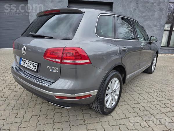 Grey Volkswagen Touareg 2016 in Riga, with an engine capacity of 3.00 L and mileage of 280 thousand km for 14000 €, photo 4 on AUTOMOTO.COM.LV