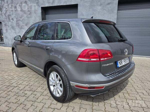 Pelēks Volkswagen Touareg 2016 Rīga, ar dzinēja tilpumu 3.00 L un nobraukumu 280 tūkst. km par 14000 €, foto 3 vietnē AUTOMOTO.COM.LV