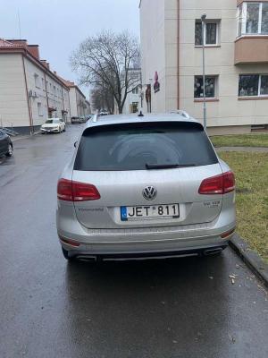 Grey Volkswagen Touareg 2016 in Klaipeda, with an engine capacity of 2.97 L and mileage of 133 thousand km for 21900 €, photo 5 on AUTOMOTO.COM.LV